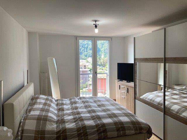 MENDRISO CAPOLAGO: SUGGESTIVO ATTICO VISTA LAGO
