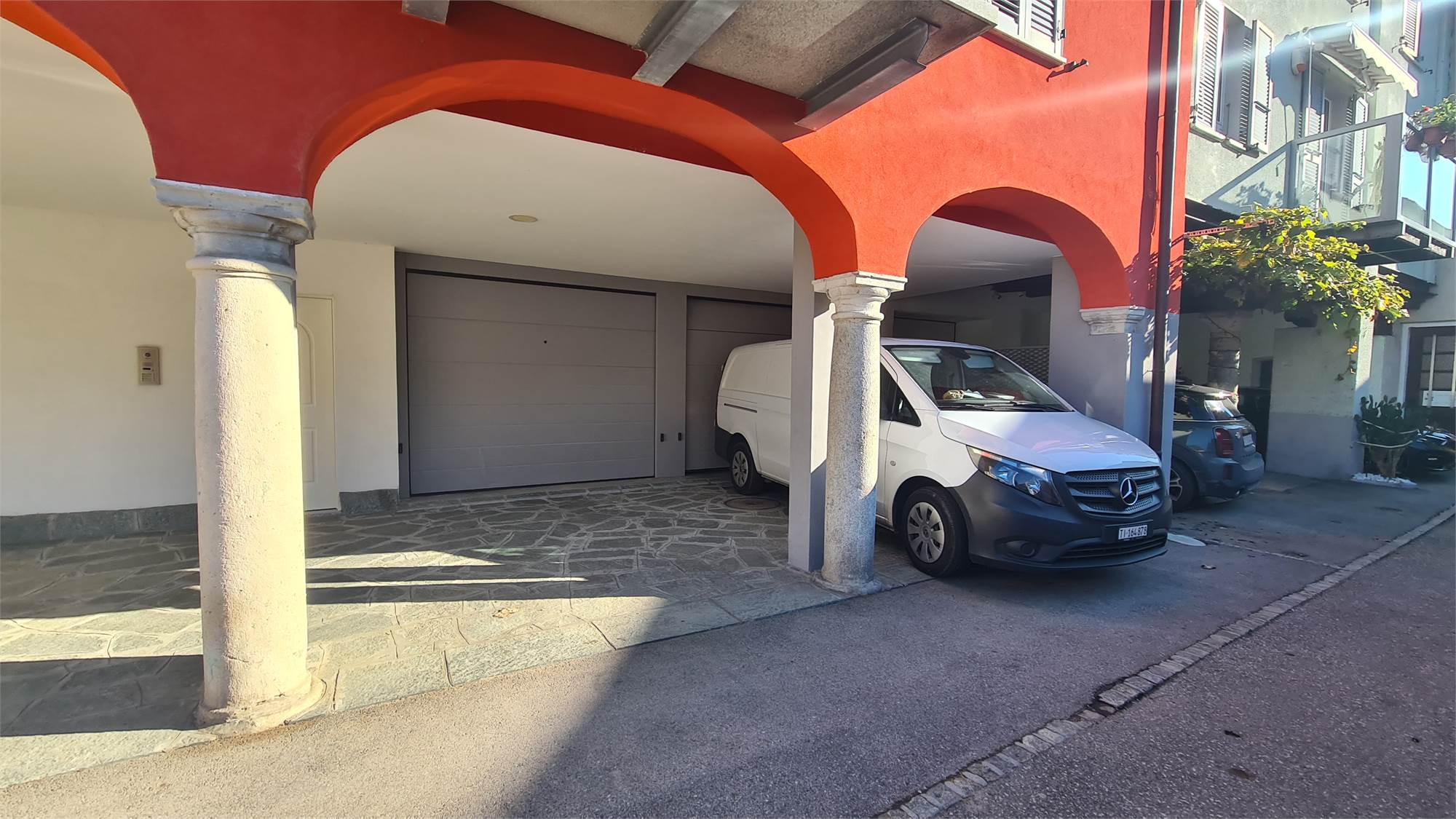 MENDRISO CAPOLAGO: SUGGESTIVO ATTICO VISTA LAGO